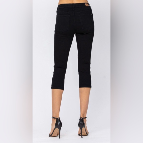 Judy Blue | Jeans | Nwt Judy Blue Mid Rise Black Skinny Capri Jeans ...